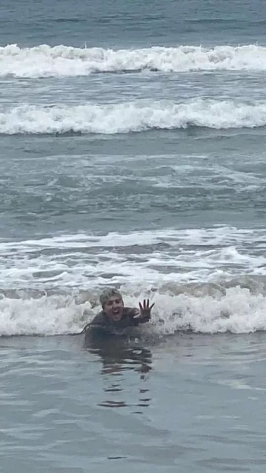 DON'T. LET. ME. DROWN. | Scrolller