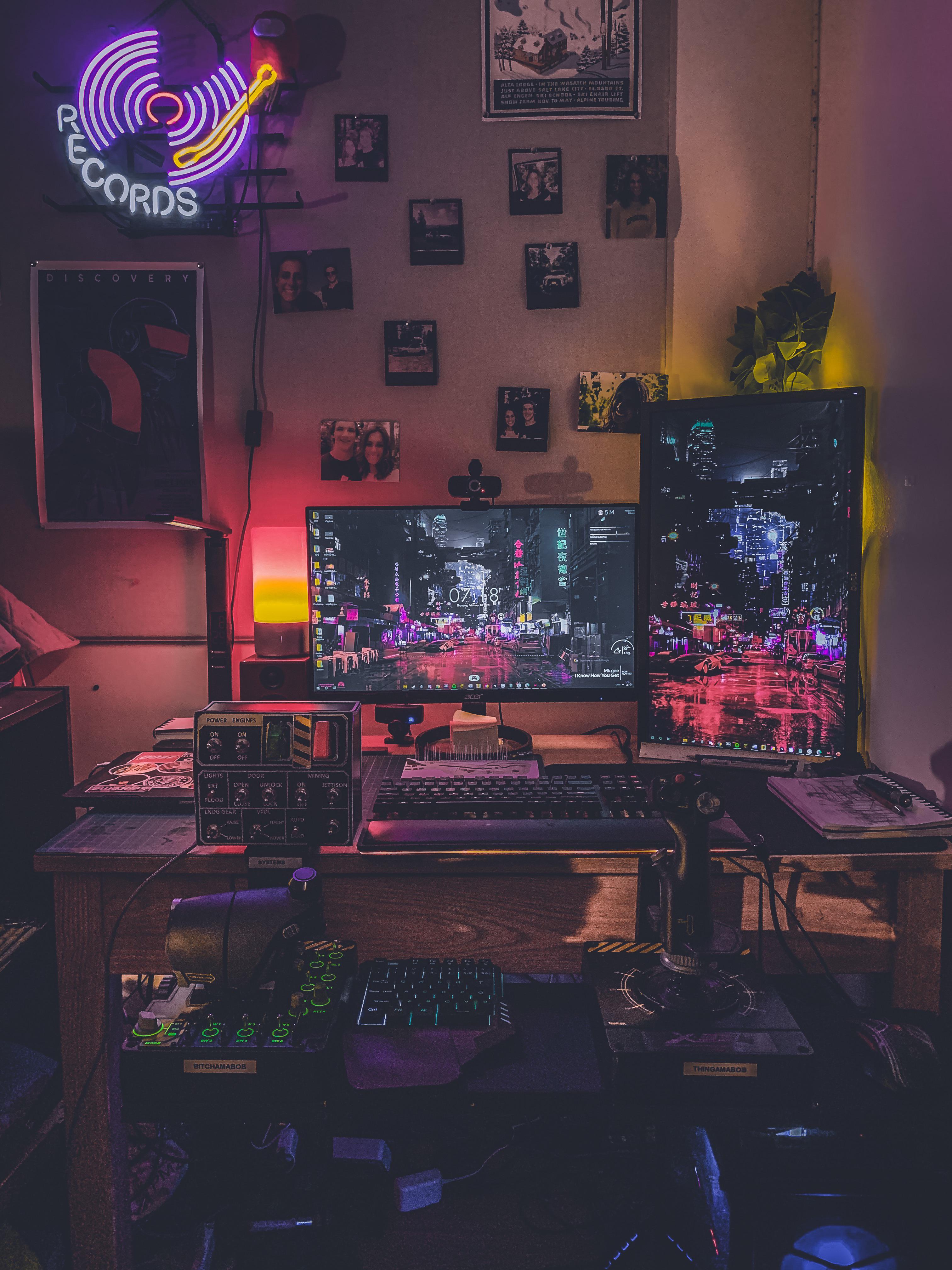 Dorm Room Battlestation V2 | Scrolller