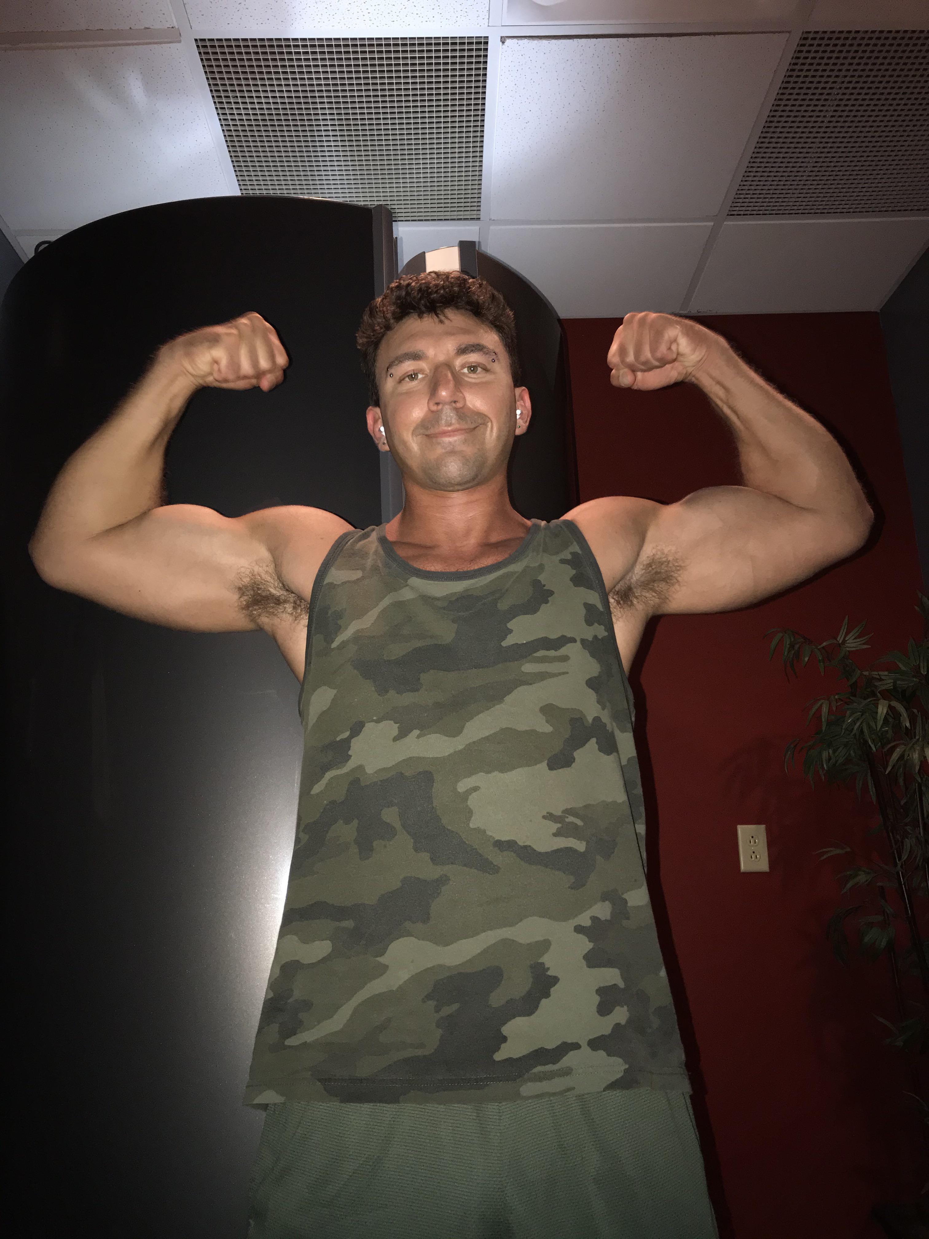 Double bicep pose, getting ready for SUMMER ! | Scrolller