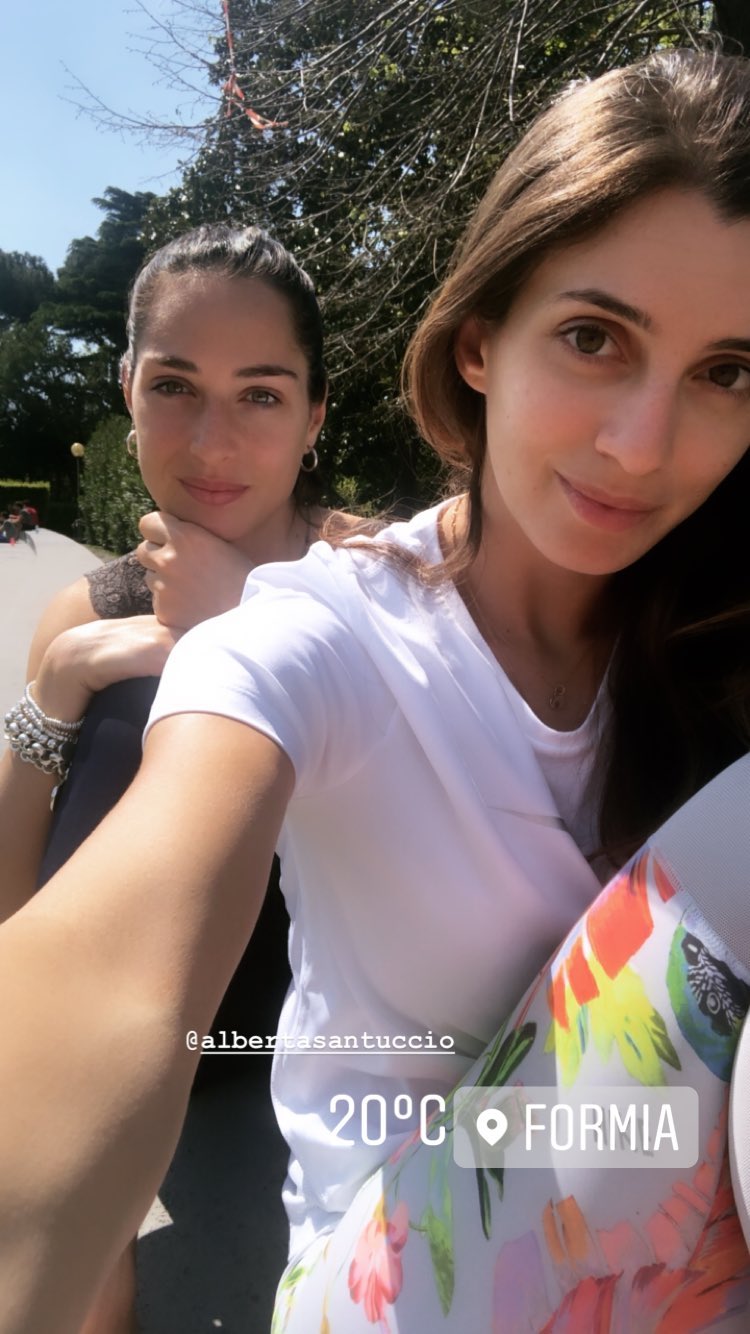 Double selfie | Scrolller