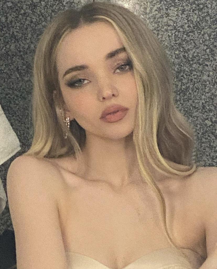 Dove Cameron | Scrolller