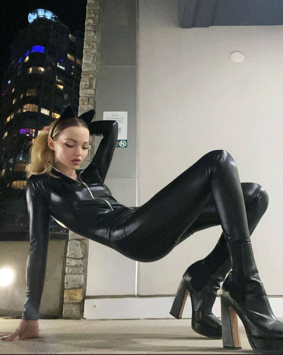 Dove Cameron | Scrolller