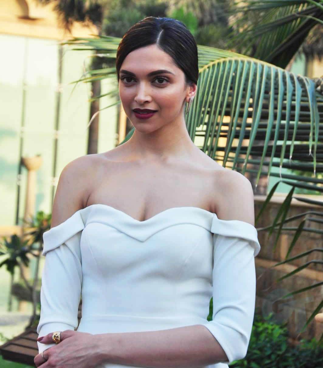 Drain me for Deepika Padukone | Scrolller
