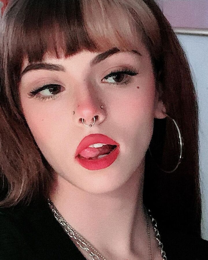 Drain me to Emma Langevin | Scrolller