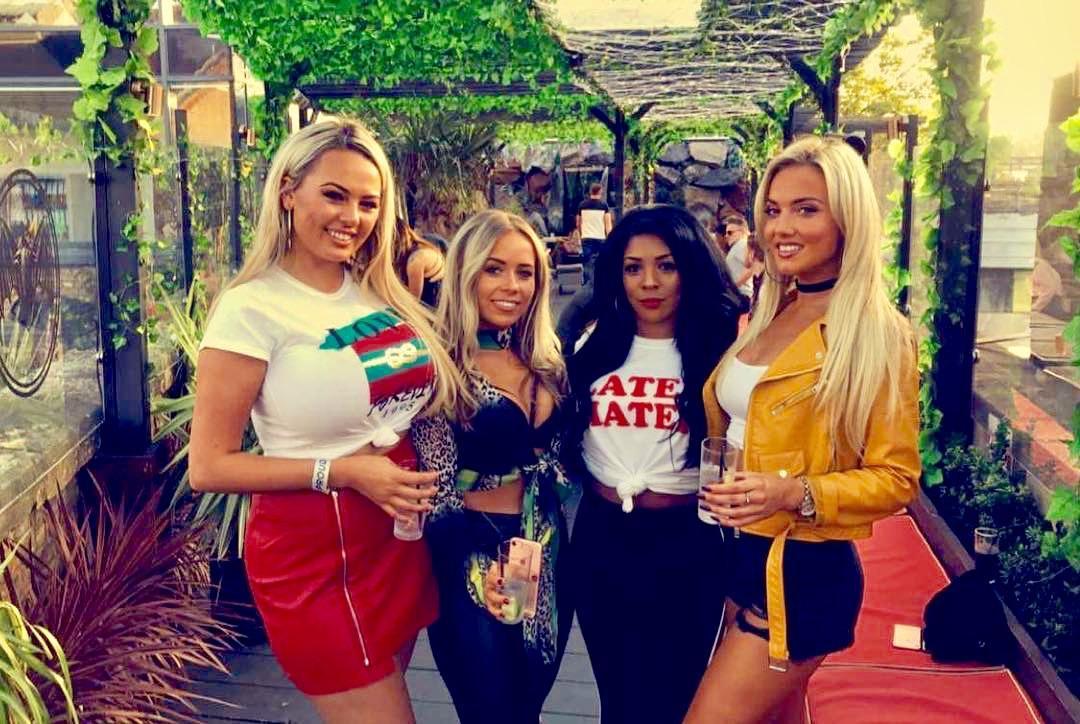 Drinking with the squad! | Scrolller