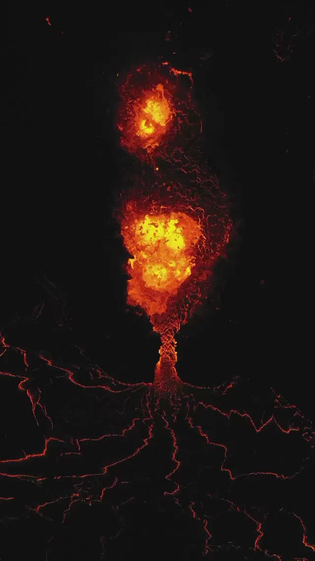 🔥 Drone footage of a volcanic eruption in Iceland | Scrolller