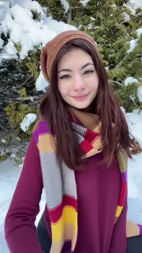 Dropping my titties for you while on a hike! 5' 98lbs | Scrolller