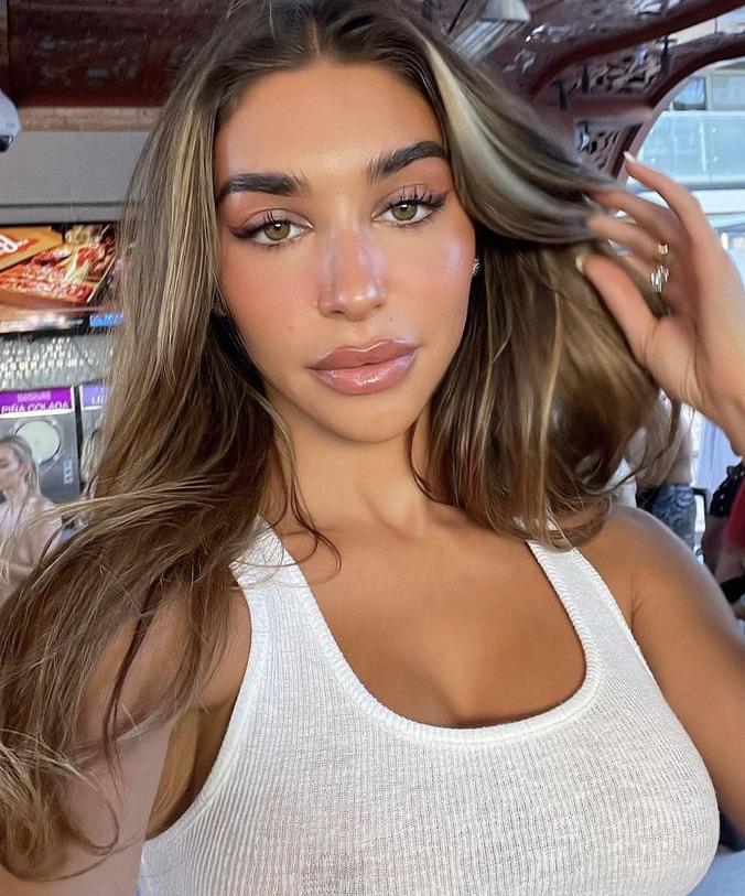 DSL lips and nice tits | Scrolller