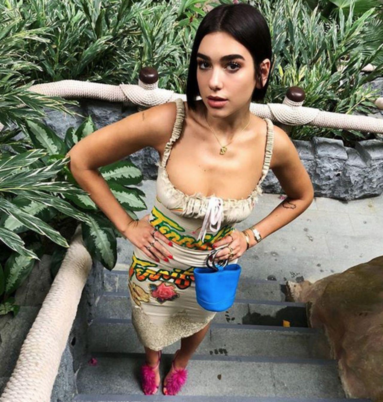 Dua Lipa | Scrolller
