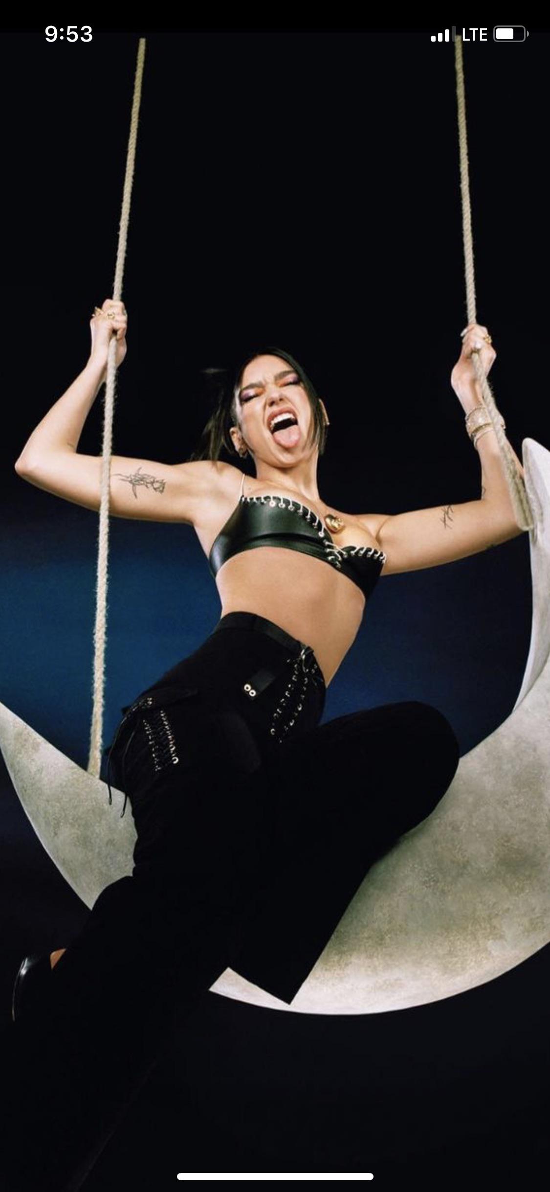 Dua Lipa | Scrolller