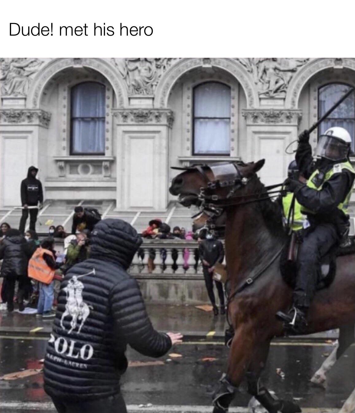 Dude met his hero | Scrolller