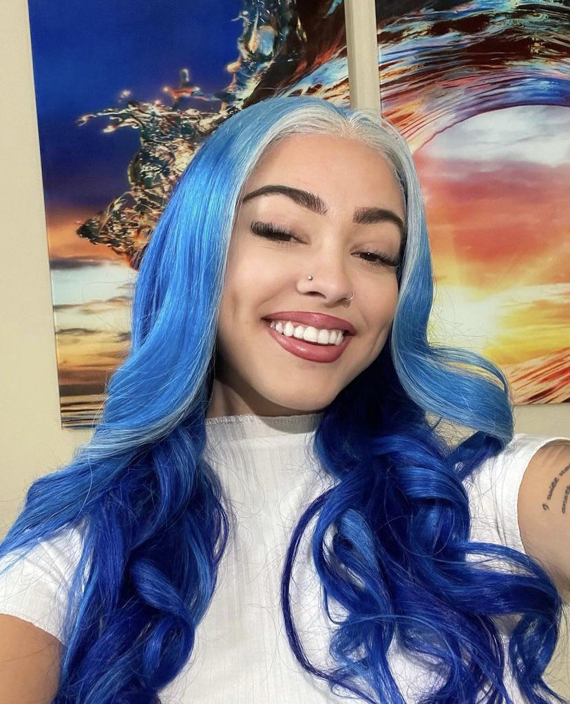 Dumb bish dyed her her AGAIN | Scrolller