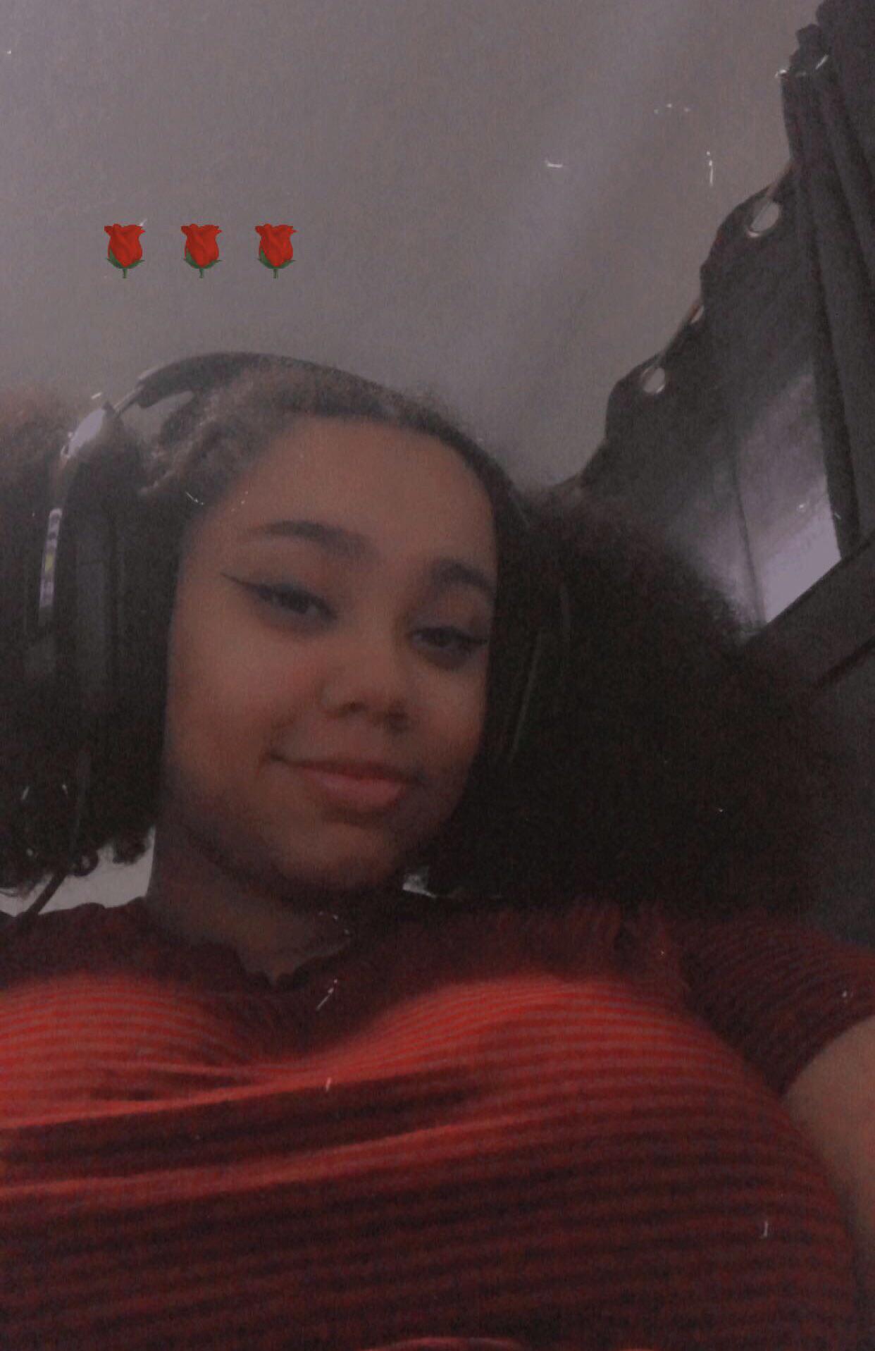 E Lady Gamer Girl 😏🕶🤏 {20 F} Scrolller
