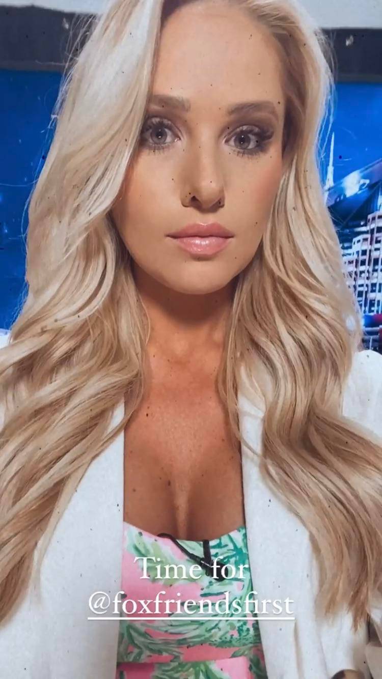 Early morning cleavage | Scrolller