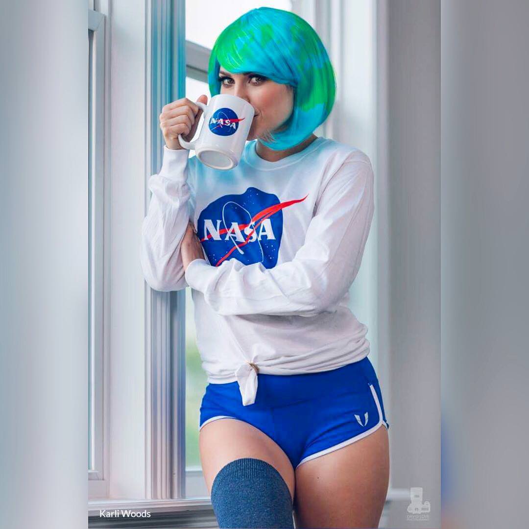 Earth Chan | Scrolller