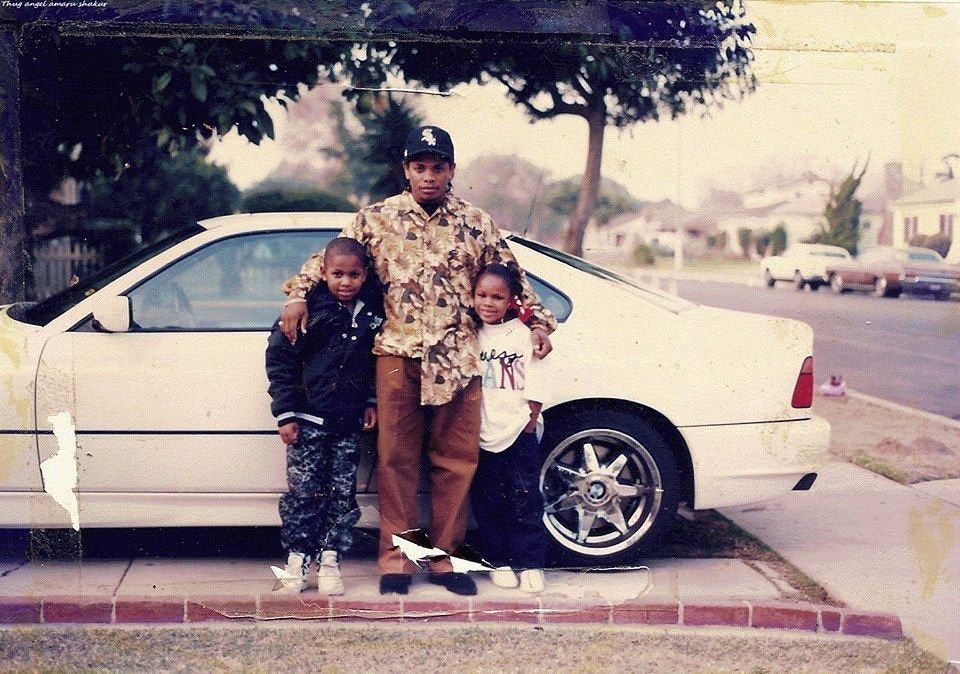 Eazy-E with his son & daughter, 1991. | Scrolller