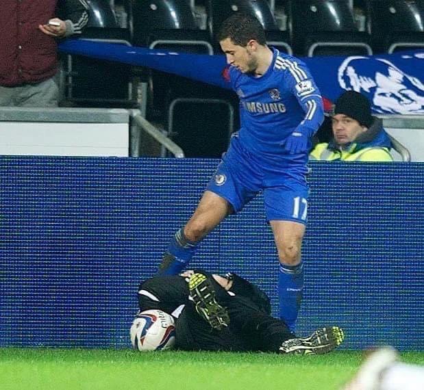 Eden Hazard’s stretch length right arm | Scrolller