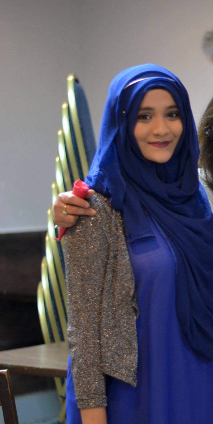 Eighteen Year Old Hijabi With Boobs Popping Out Scrolller