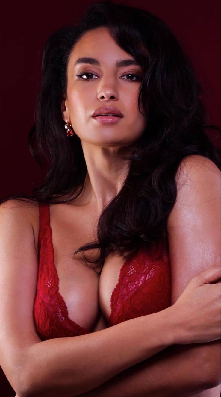 Elena Fernandes | Scrolller