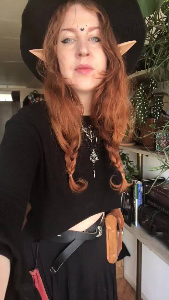 Elf witch costume tryout | Scrolller