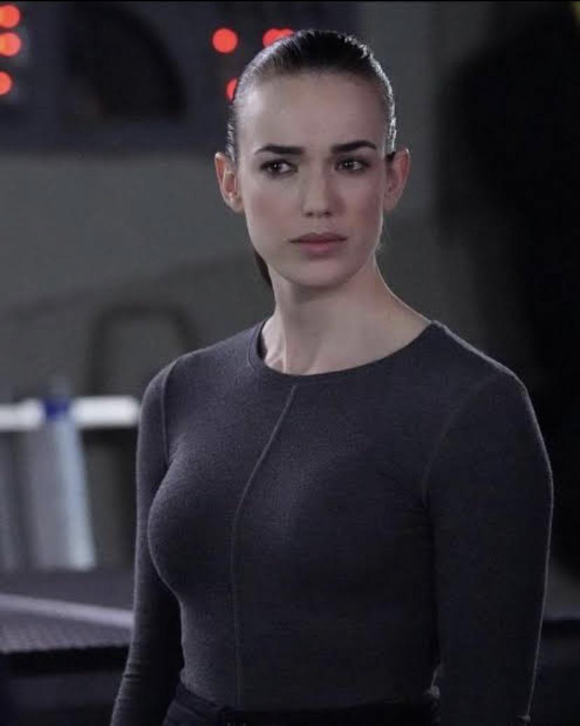 Elizabeth Henstridge in Agents of Shield | Scrolller