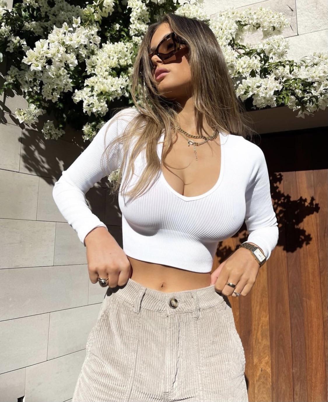 Ella Cervetto | Scrolller