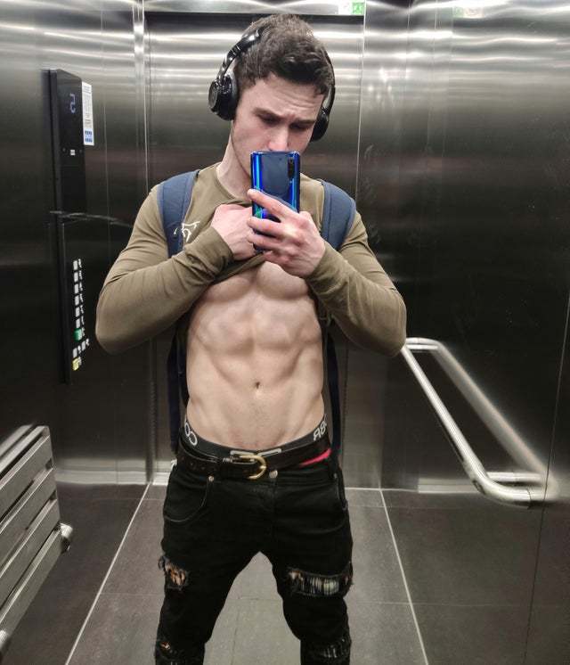 stuck in elevator :D | Scrolller