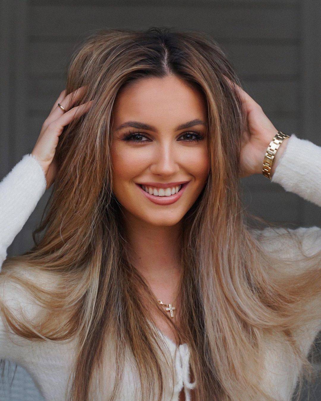 Elly Stark | Scrolller