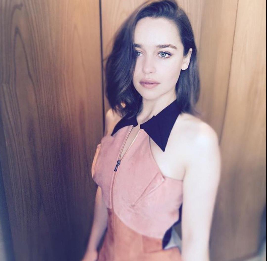 Emilia Clarke Scrolller
