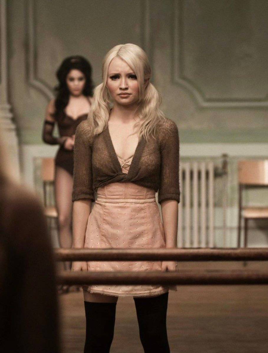 Emily Browning | Scrolller