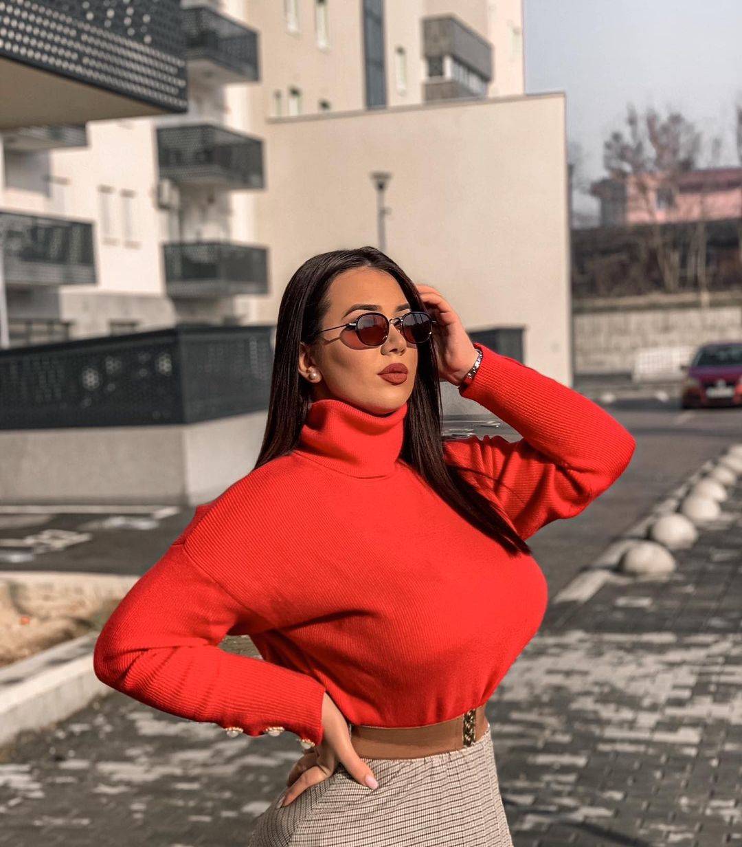 Emina Jahić | Scrolller