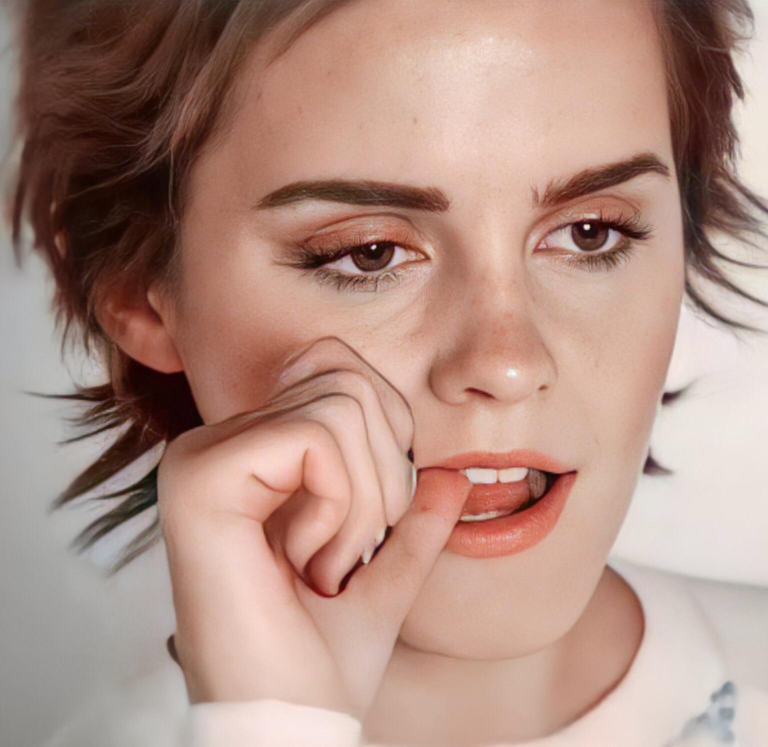 Emma Watson | Scrolller