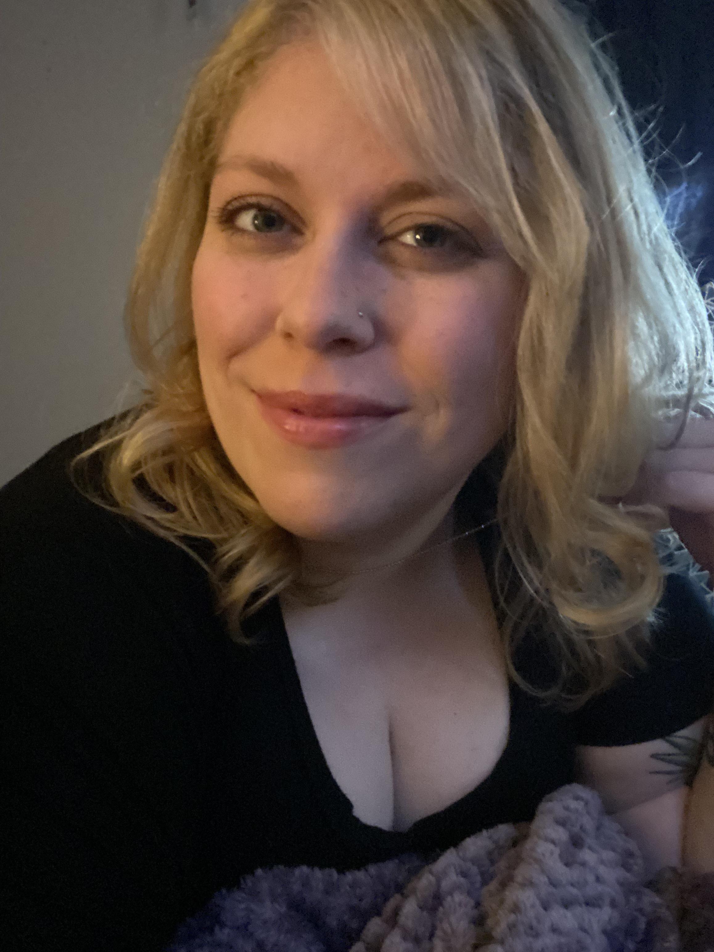 Enjoying my Saturday evening (34F) | Scrolller