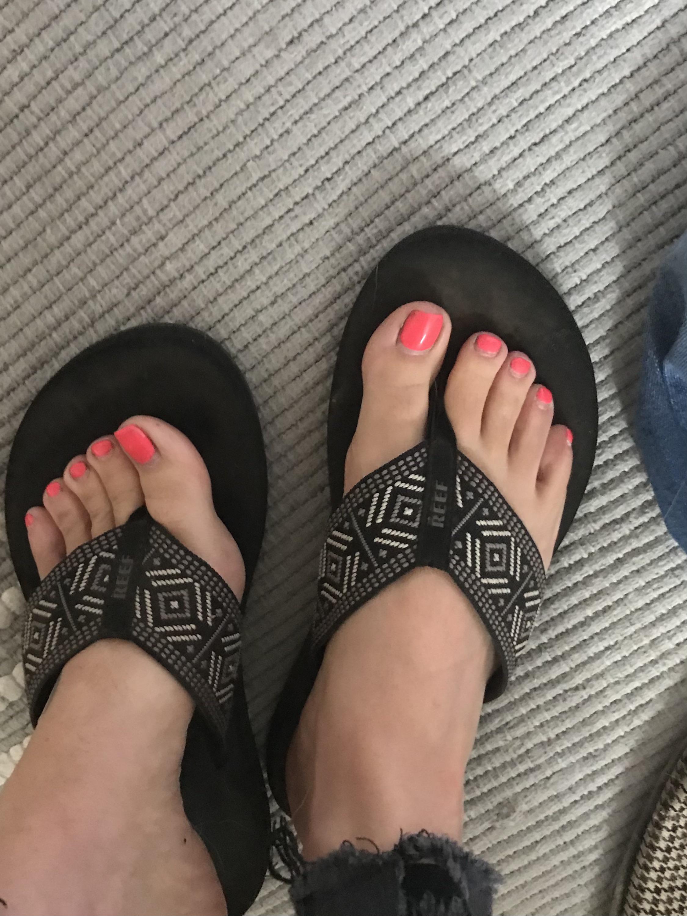 Enjoying the last few weeks of flip flop season! | Scrolller