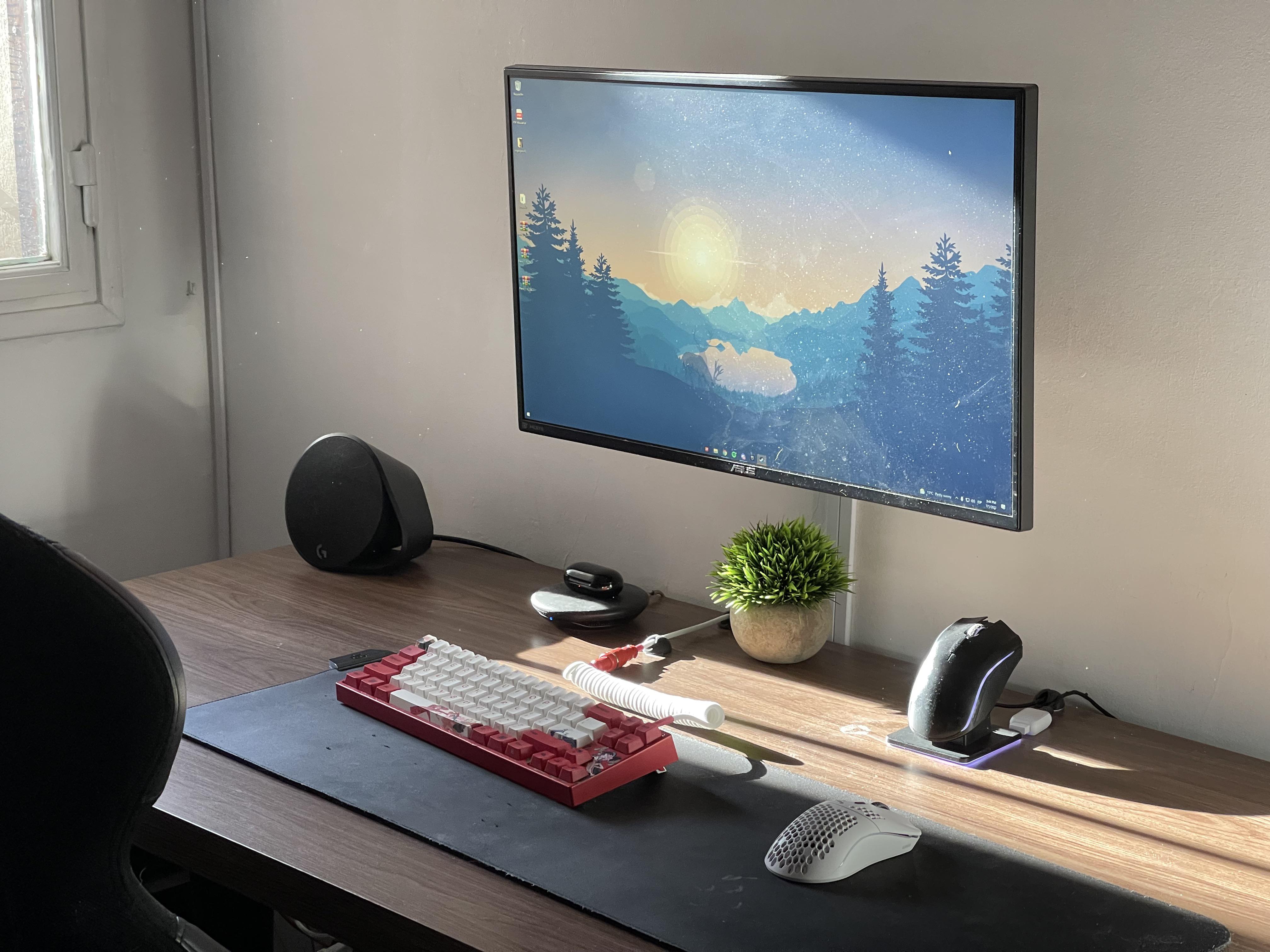 Enjoying the new keeb cable | Scrolller