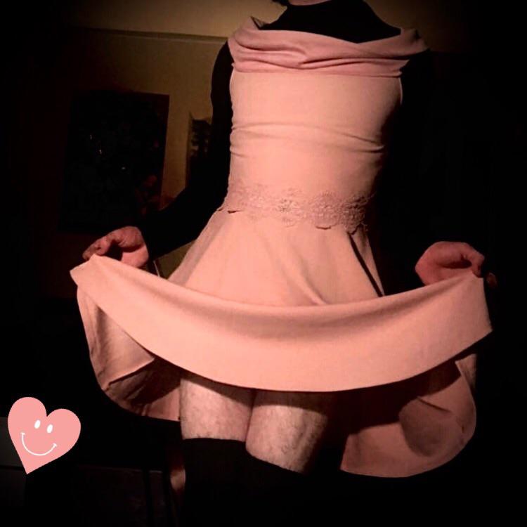 entry-level femboy here :) here’s my resumé 🎀 | Scrolller