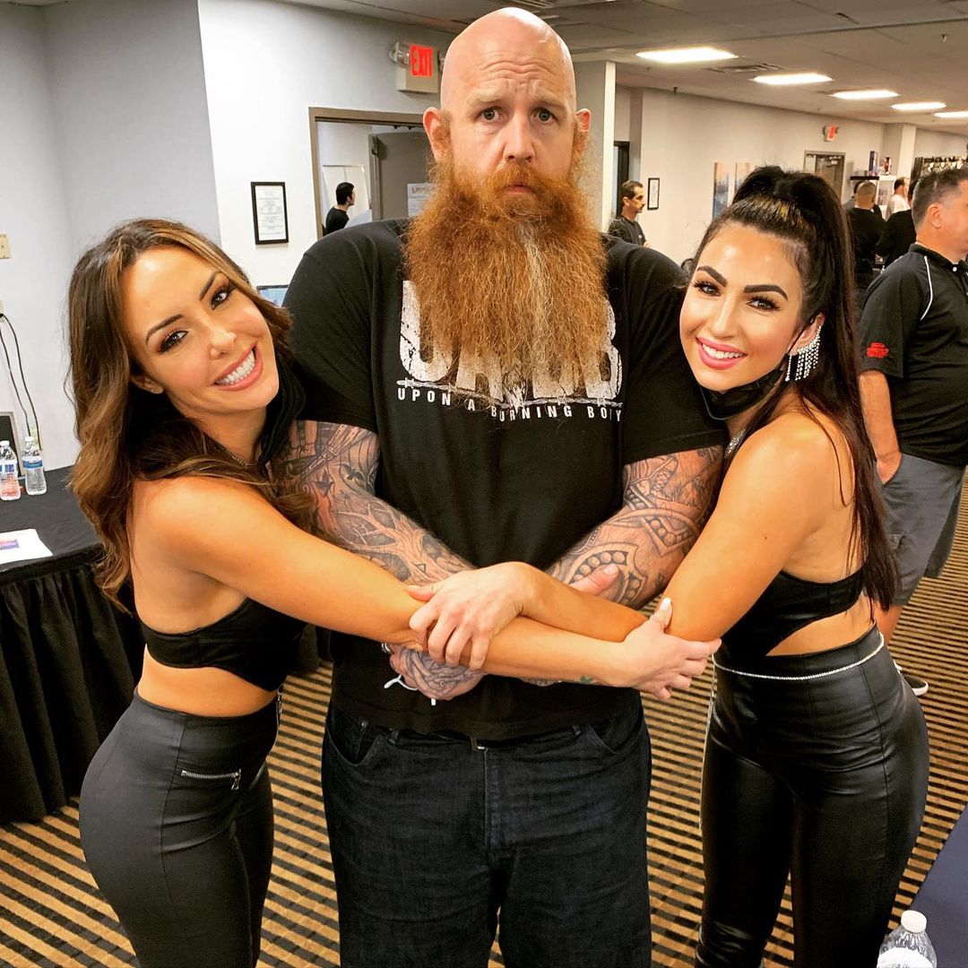 Erick and iiconics | Scrolller