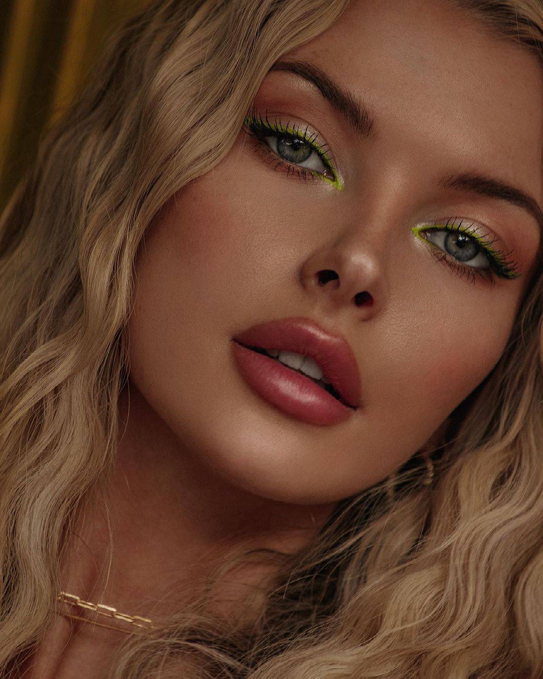 Erin Michelle Cummins | Scrolller