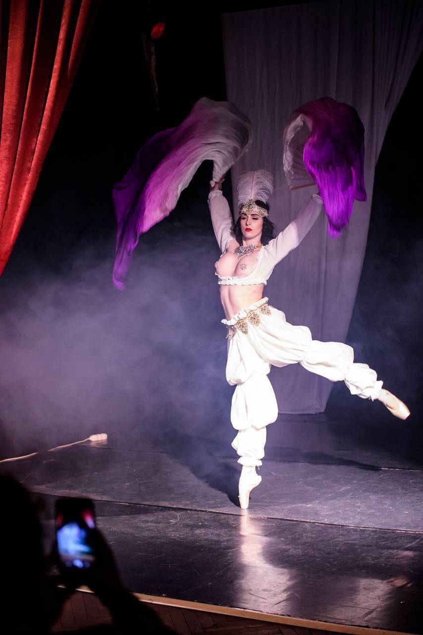 Erotic dance | Scrolller