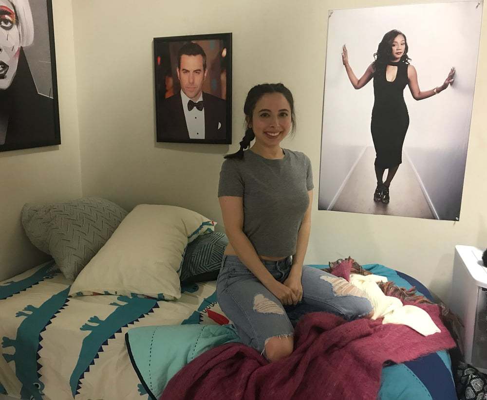 Esther kneeling in bed | Scrolller