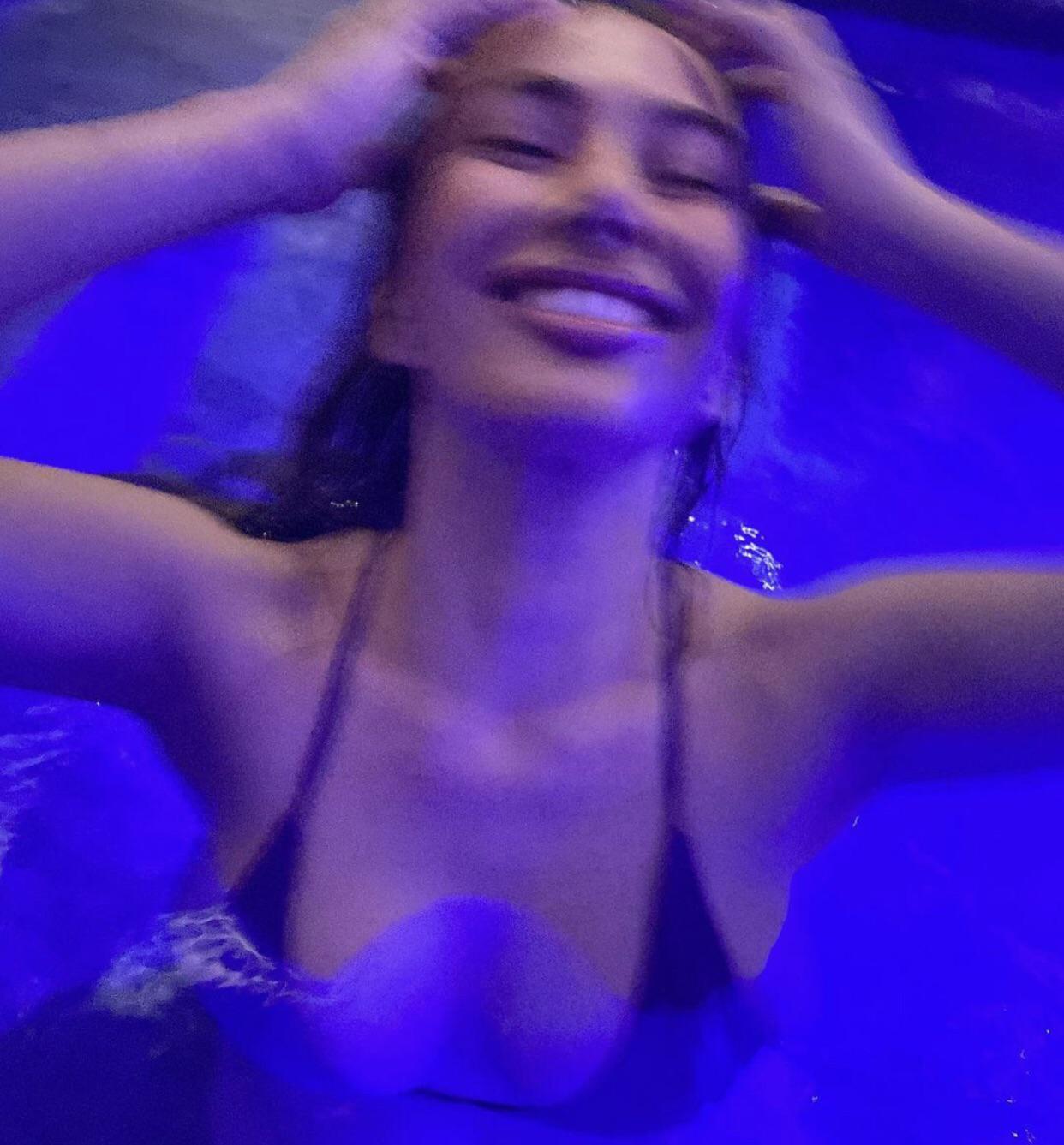 @_estherng | Scrolller