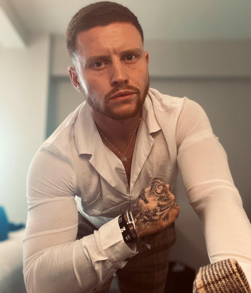 Ethan Behzinga Payne! My little brother is a fanatic of his YouTube, but every time I look at ...