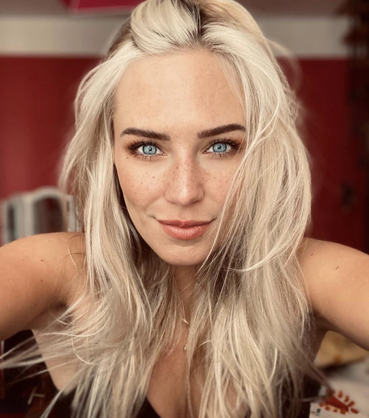 Eva Mikulski has the most beautiful eyes | Scrolller