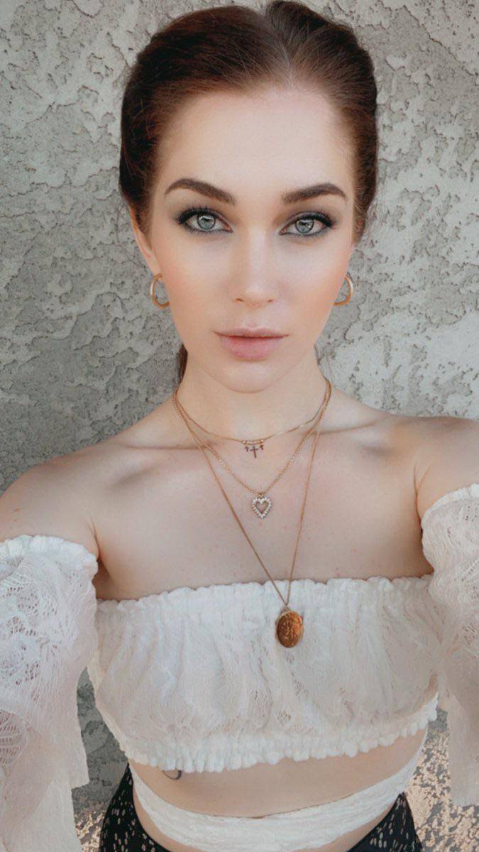 Evelyn Claire Scrolller