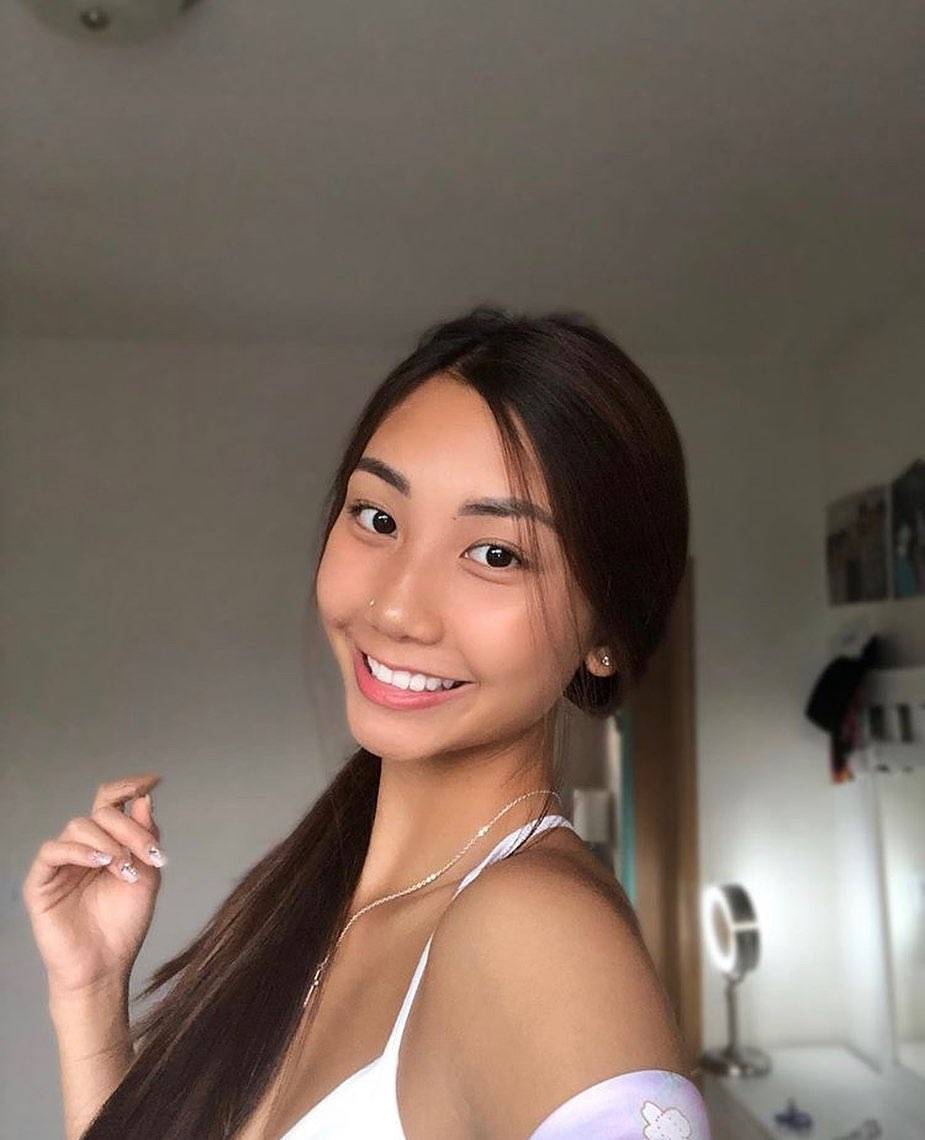 Evelyn Lee [irtr] | Scrolller