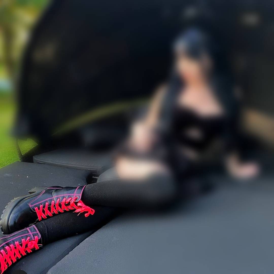 Crawl over and beg her | Scrolller