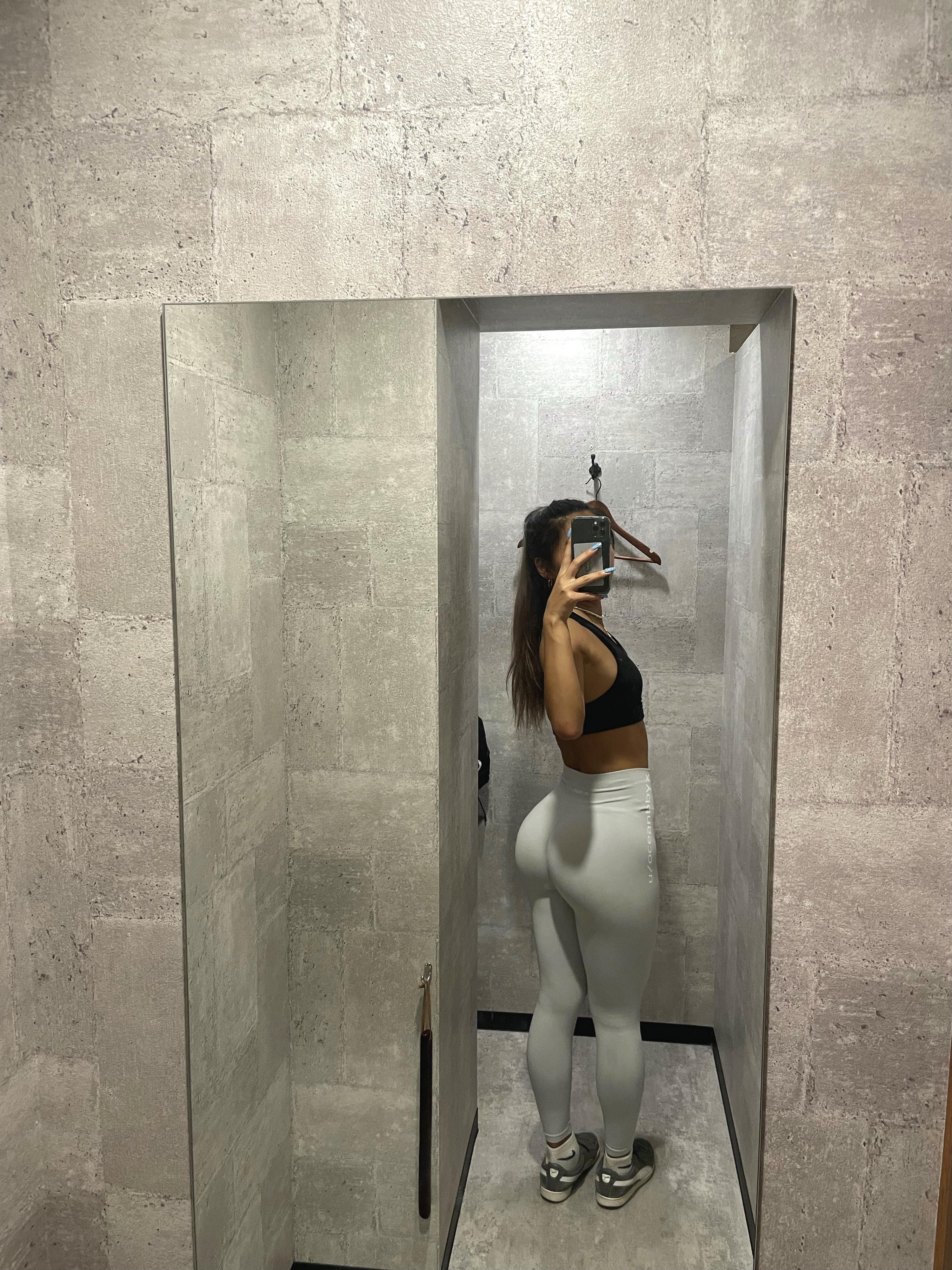 Ever seen Japanese girls like me?? | Scrolller