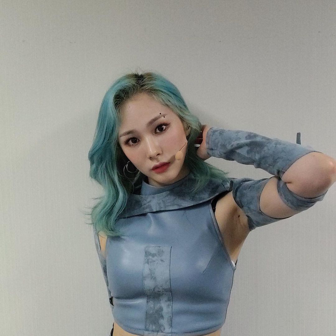 Everglow - Mia | Scrolller