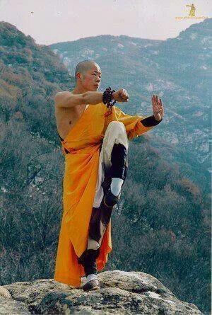 Everybody was kung fu fighting, Carl Douglas. | Scrolller