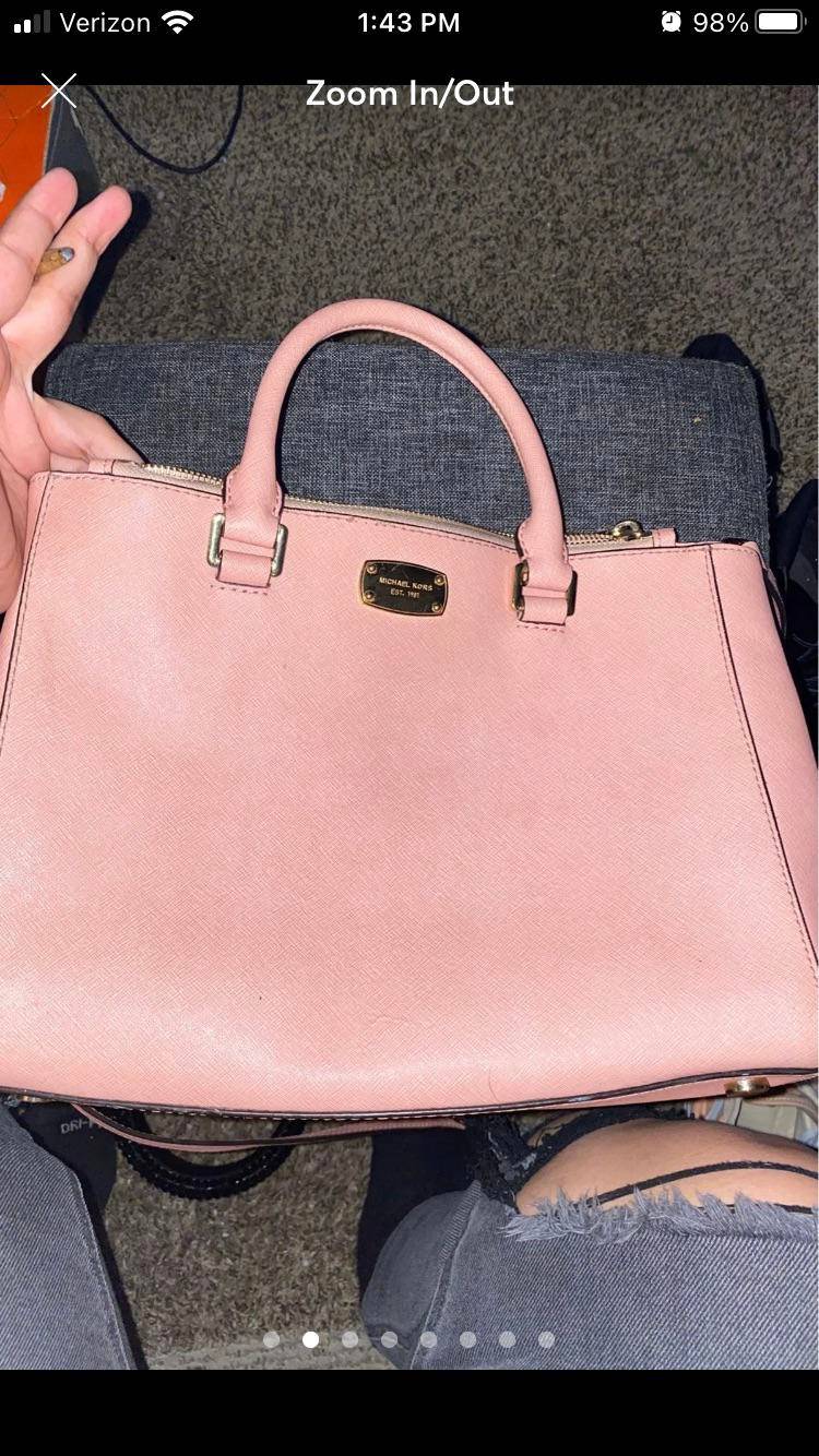 Examine your own photos before posting them. Top left hand 😂😂 | Scrolller